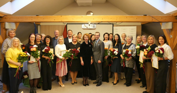 Latvijas valsts svētku noskaņā NVA godina izcilākos darbiniekus ...